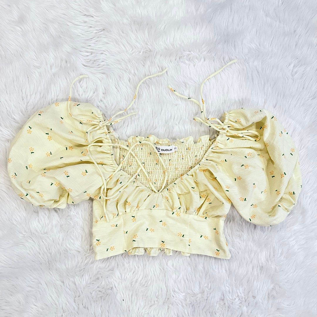 Puff Crop Top, Women's Fashion, Tops, Blouses on Carousell