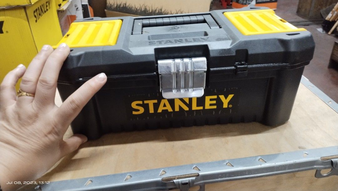 Stanley tool box metal latch 75-515 size 12.5" on Carousell