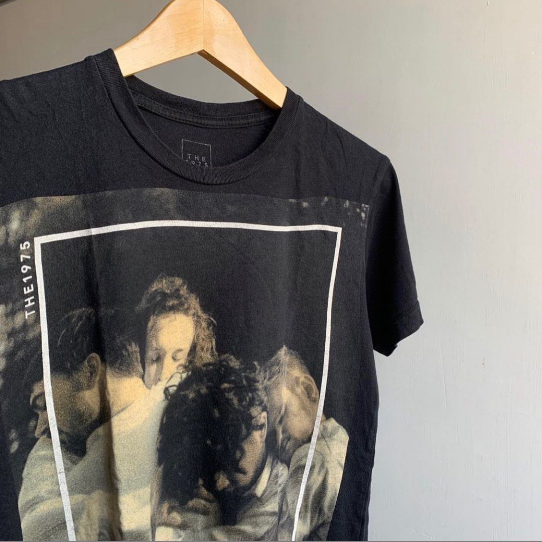 The 1975 Official Merch, Fesyen Pria, Pakaian , Atasan di Carousell