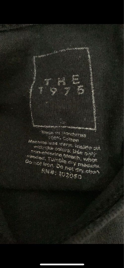 The 1975 Official Merch, Fesyen Pria, Pakaian , Atasan di Carousell