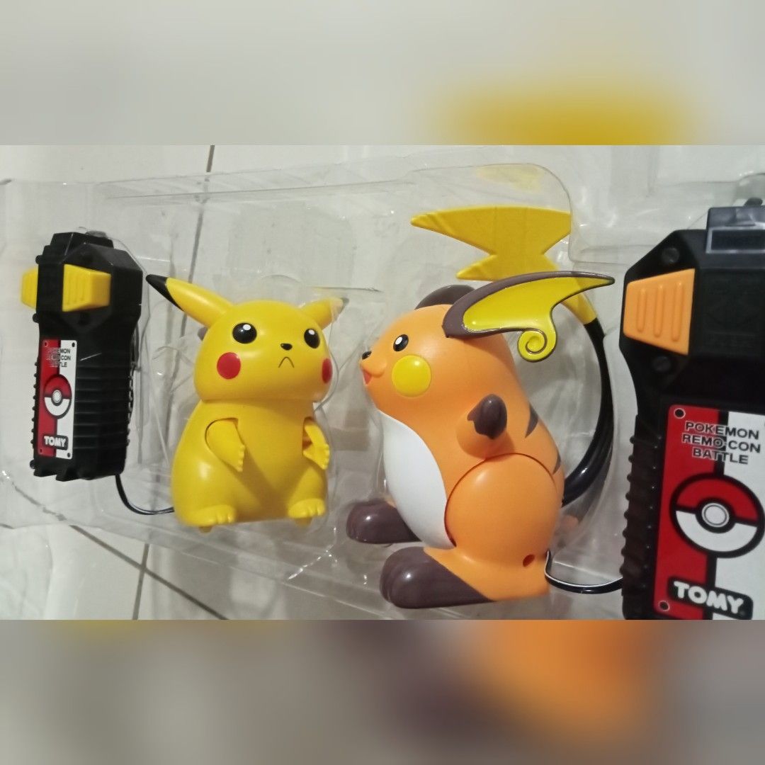 Tomy remote control battle stadium set Pikachu vs raichu, Hobbies ...