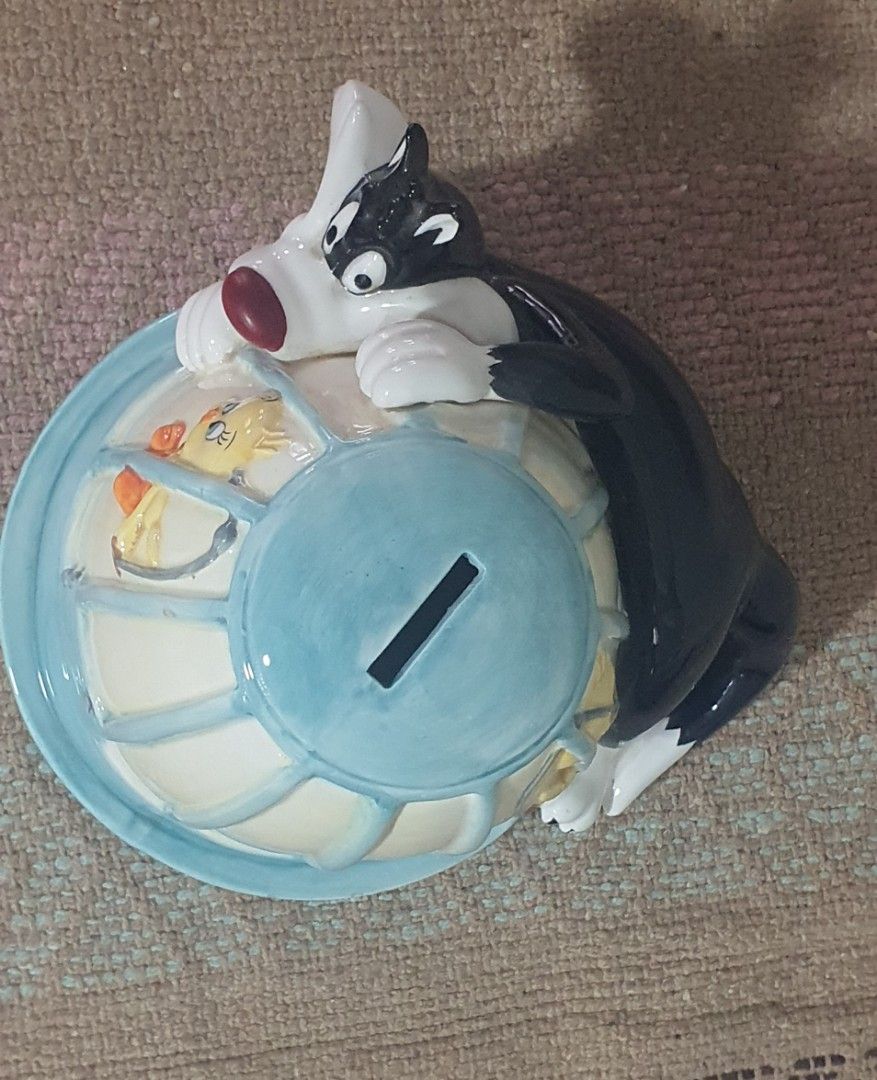 Twenty Bird and Sylvester figurine, Hobbies & Toys, Memorabilia ...