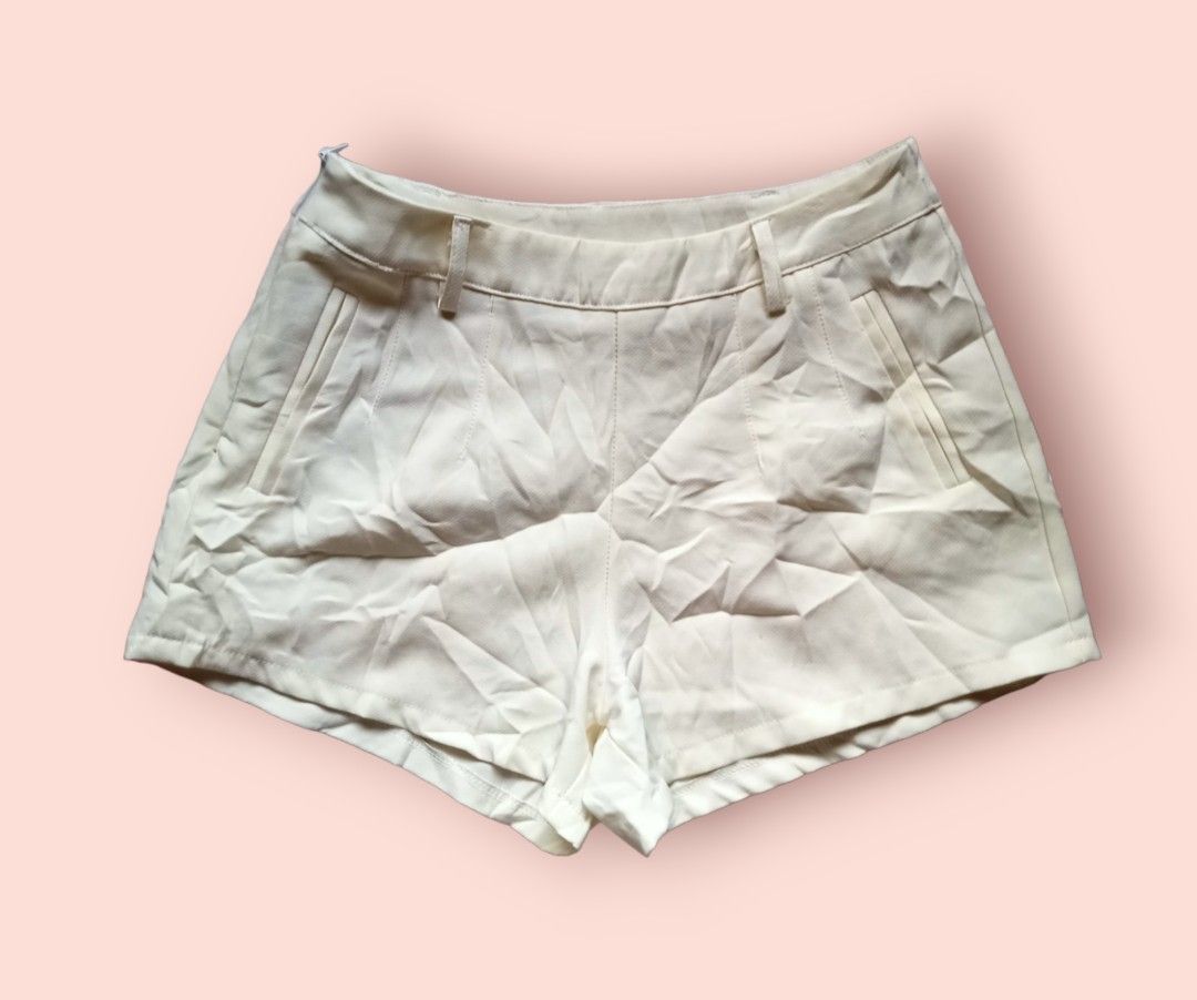 ZIPPER SHORT WHITE, Women's Fashion, Bottoms, Shorts on Carousell