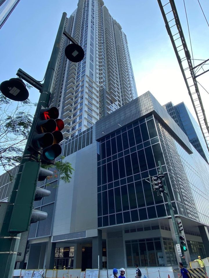 for sale 2 br Park Triangle Residences BGC Chinese International School ...