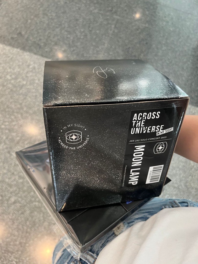 全新 現貨 原價 mirror Jer 柳應廷 across the universe 月球燈, 興趣及遊戲, 收藏品及紀念品, 明星周邊 - Carousell