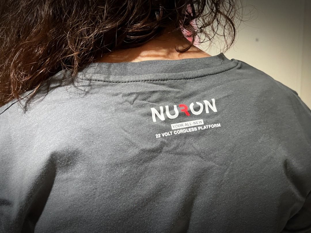台灣現貨 brandon hilti nuron T-SHIRT 全新T桖 男T 女T 上衣, 他的時尚, 上衣與西裝, T恤、Polo衫在旋轉拍賣