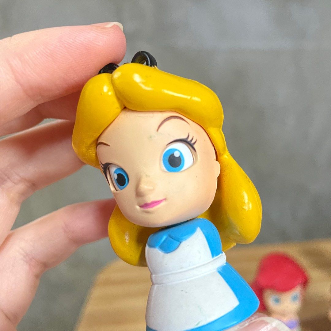 絕版！迪士尼 disney Yujin 2004年キョロ目 轉眼 扭蛋-愛麗絲, 書籍、休閒與玩具, 玩具、公仔、桌遊在旋轉拍賣
