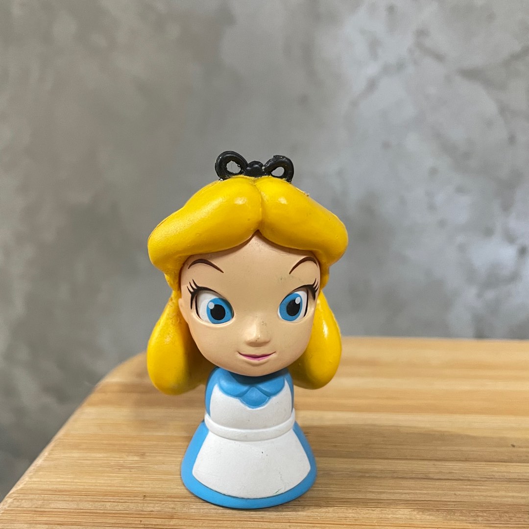 絕版！迪士尼 disney Yujin 2004年キョロ目 轉眼 扭蛋-愛麗絲, 書籍、休閒與玩具, 玩具、公仔、桌遊在旋轉拍賣