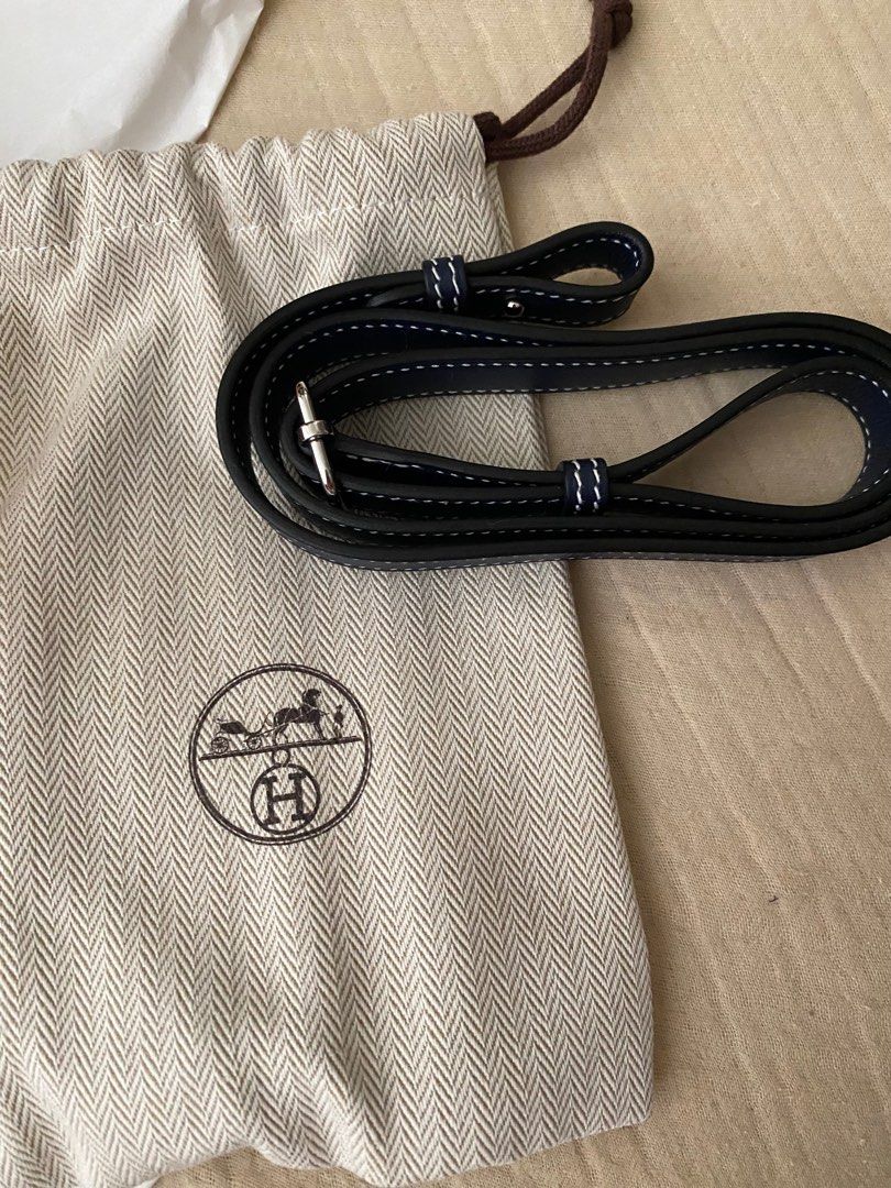 全新 Hermes In the loop belt bag 深藍色, 名牌, 手袋及銀包 - Carousell