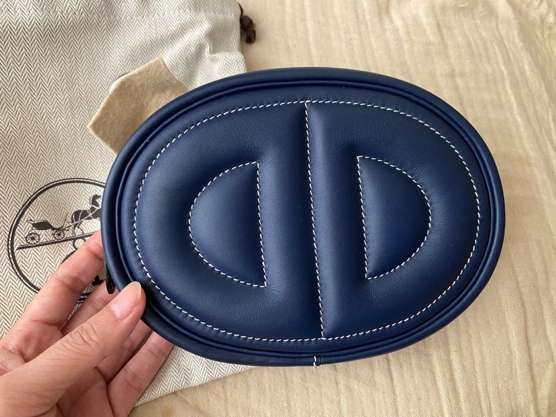 全新 Hermes In the loop belt bag 深藍色, 名牌, 手袋及銀包 - Carousell