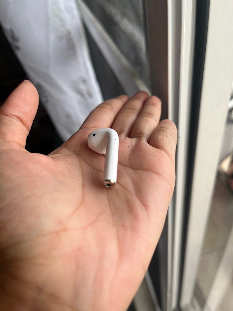 Airpod gen 2 Left pc only, Audio, Earphones on Carousell
