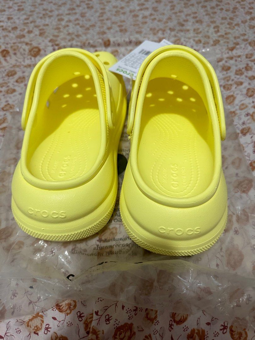 Crocs Sulfur Crush Clog W9, Women's Fashion, Footwear, Wedges on Carousell