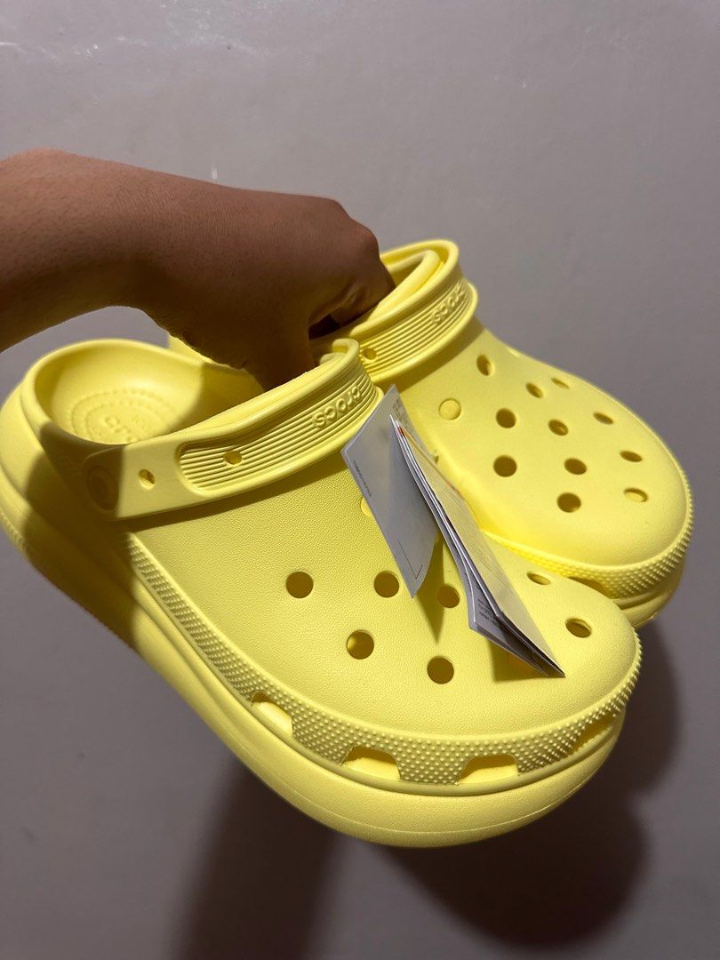 Crocs Sulfur Crush Clog W9, Women's Fashion, Footwear, Wedges on Carousell