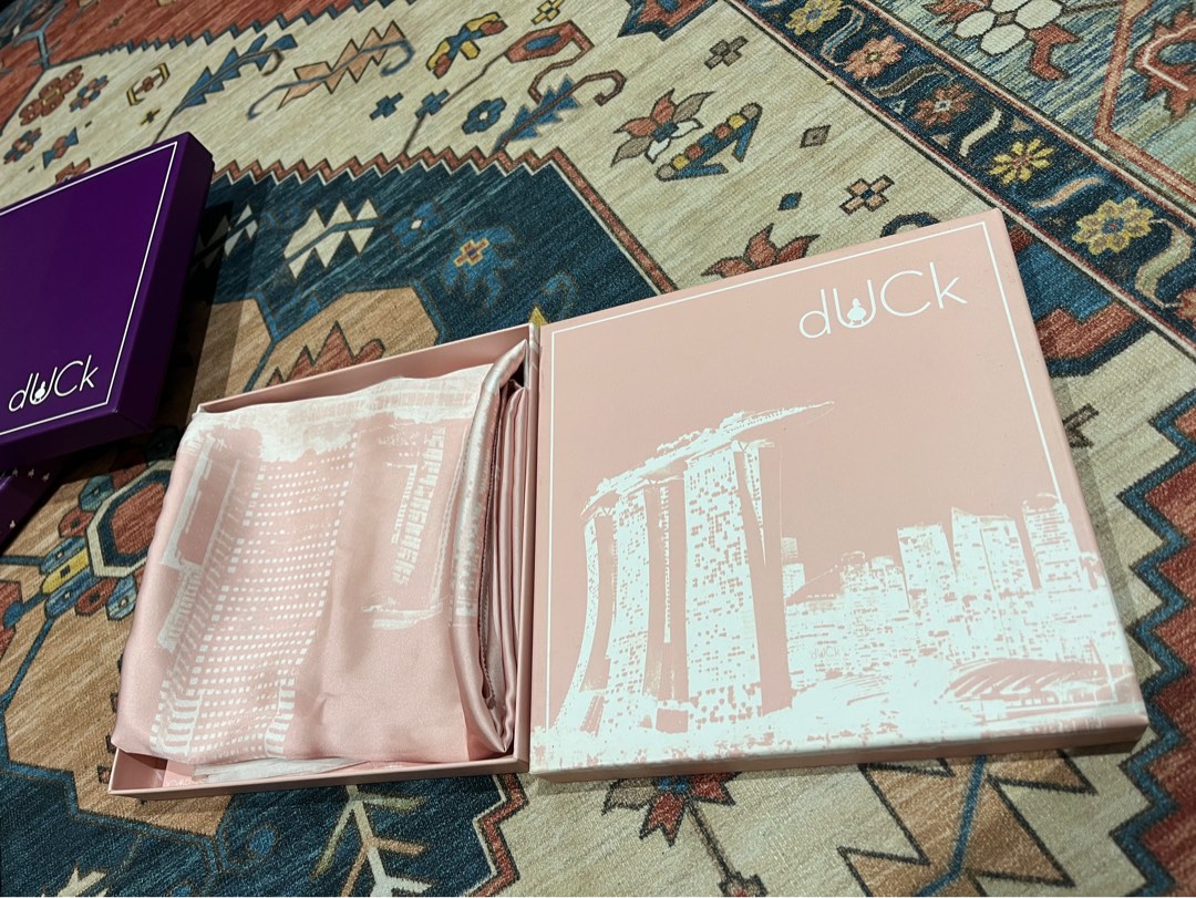 Original Duck scarf - singapore including box, Women's Fashion ...