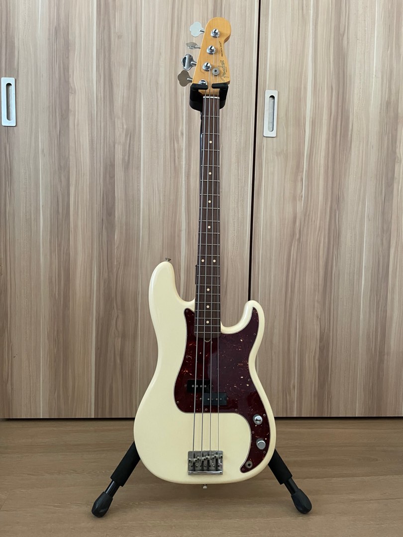 Fender American P bass, Hobbies & Toys, Music & Media, Musical ...