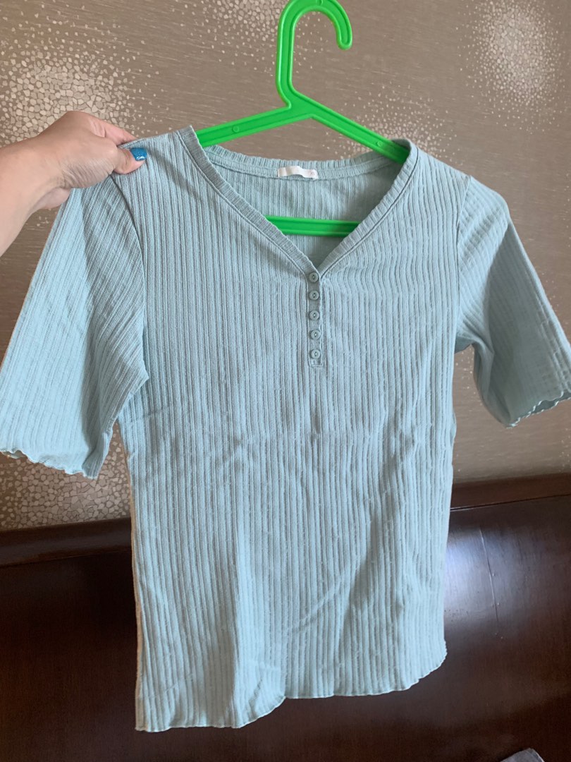 GU BY UNIQLO SOFT KNITTED TOP, Women's Fashion, Tops, Shirts on Carousell