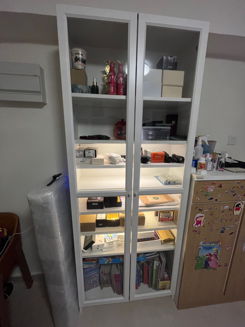 IKEA billy 雙門櫃- 連LED輕觸燈帶, 傢俬＆家居, 傢俬, 書櫃、櫃子及架 - Carousell