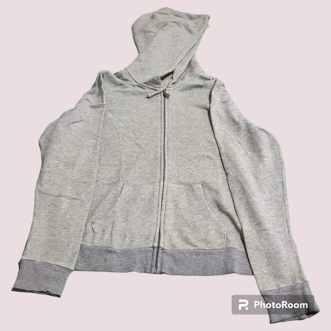 Jaket UNIQLO warna Abu-abu Size XL, Fesyen Wanita, Pakaian Wanita, Baju Luaran di Carousell