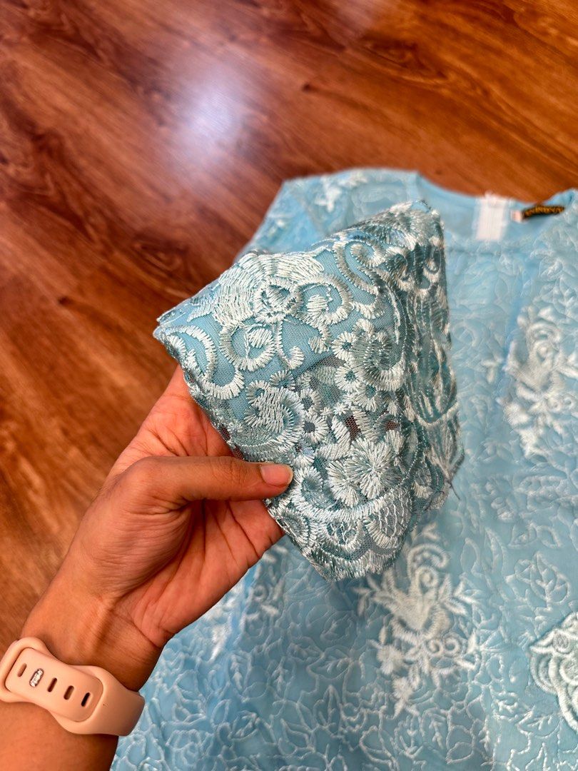 Kebaya tule brokat warna biru, Fesyen Wanita, Pakaian Wanita, Atasan di ...