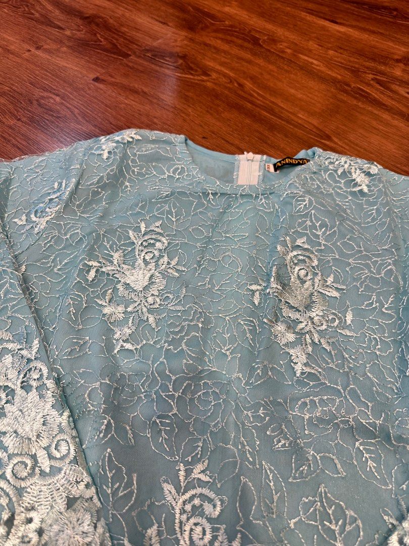 Kebaya tule brokat warna biru, Fesyen Wanita, Pakaian Wanita, Atasan di ...