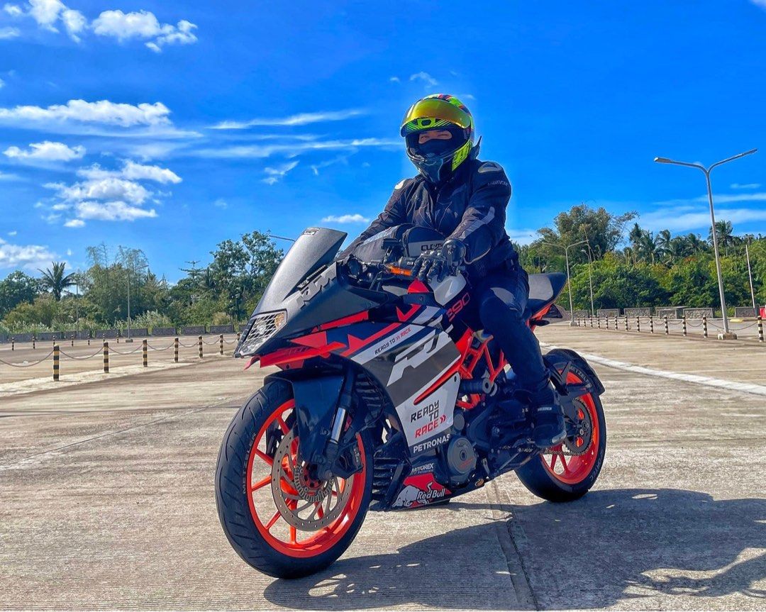 Ktm rc 390 v2 sports bike expressway legal on Carousell