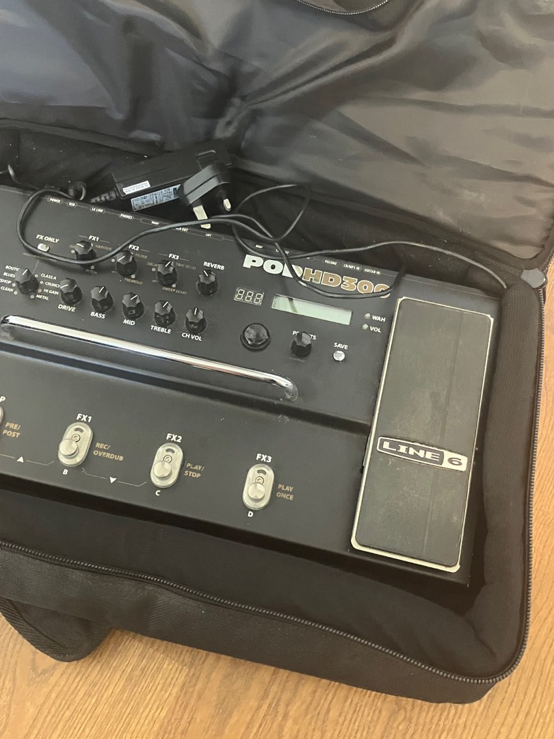 line 6 POD HD 300 multi effects pedal, Hobbies & Toys, Music & Media ...
