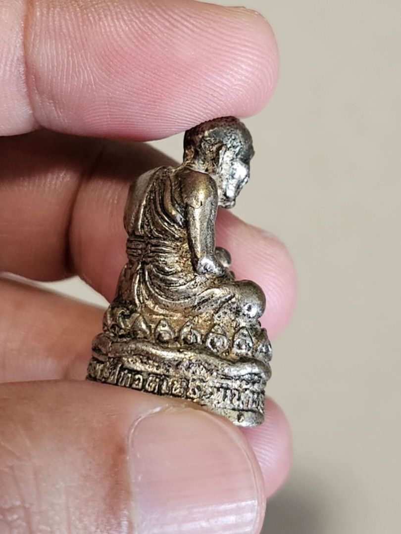 Lp thuad 1st batch silver roop lor 2537 with pearl on hand and sitting ...