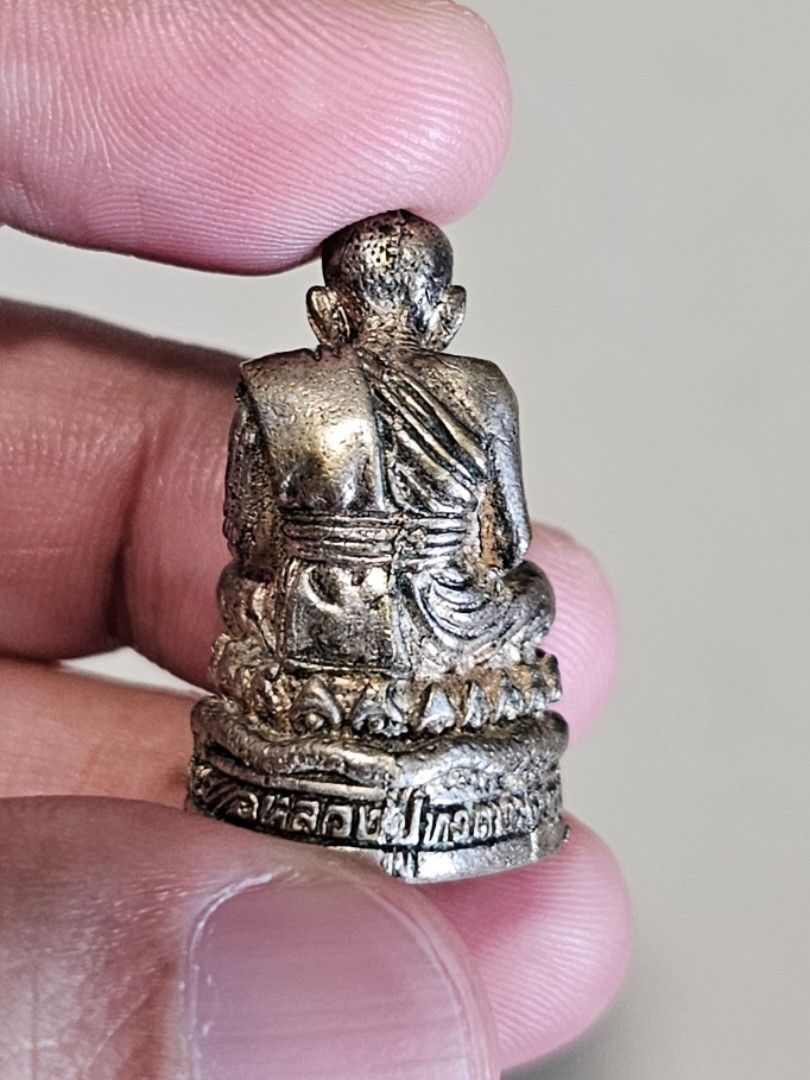 Lp thuad 1st batch silver roop lor 2537 with pearl on hand and sitting ...