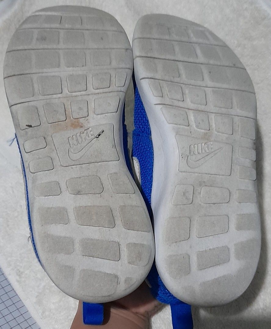 Nike Roche run for kids on Carousell