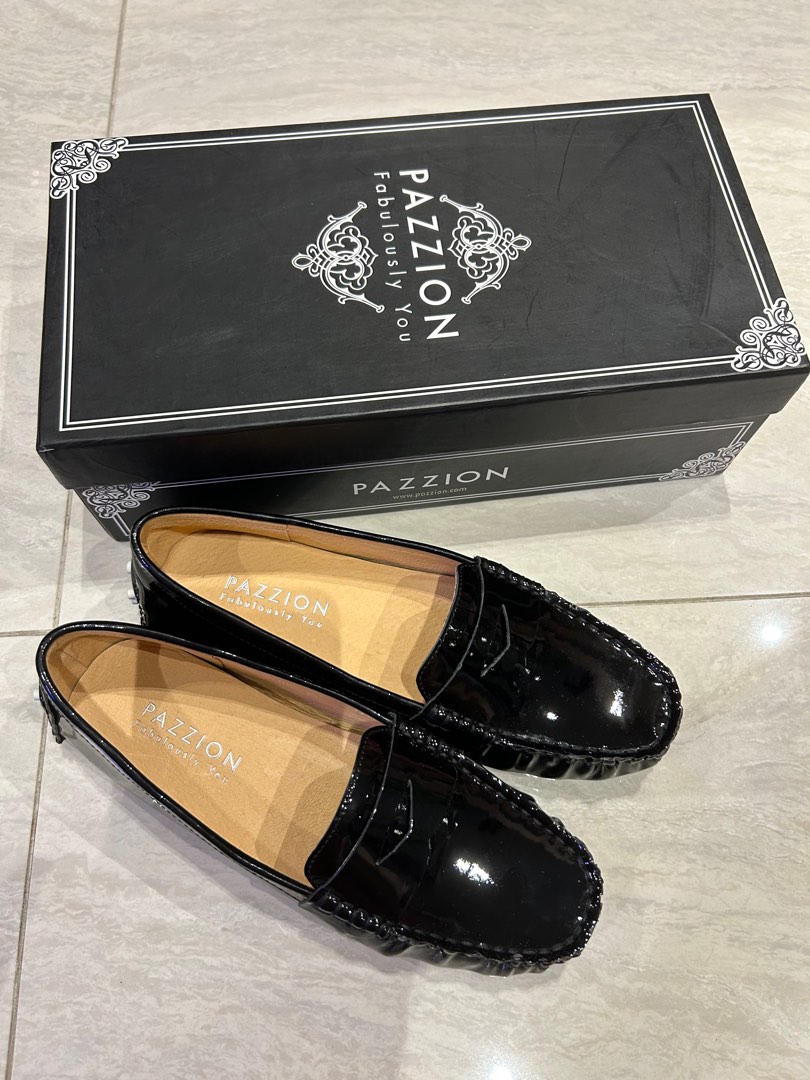 Pazzion slip on loafers, Women's Fashion, Footwear, Loafers on Carousell