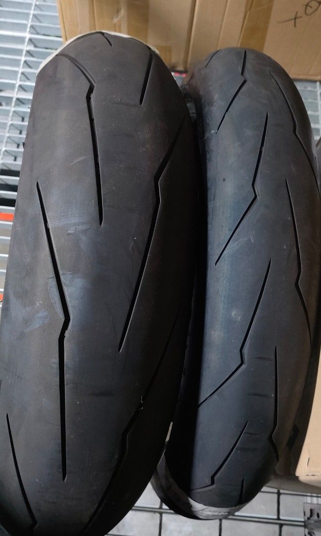 Pirelli supercorsa sc2 v3, Motorcycles, Motorcycle Apparel on Carousell