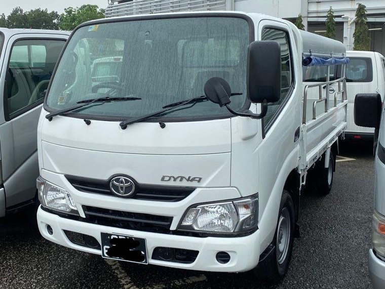Rent Lorry 10ft Toyota Dyna Full Canopy Manual Diesel Commercial Truck ...