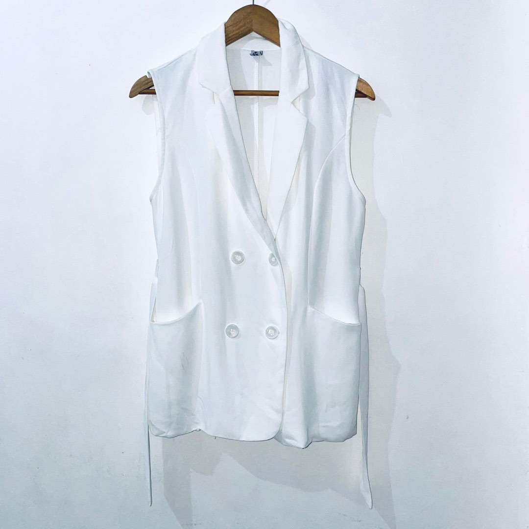 SALE‼️White drape vest, Women's Fashion, Coats, Jackets and Outerwear ...