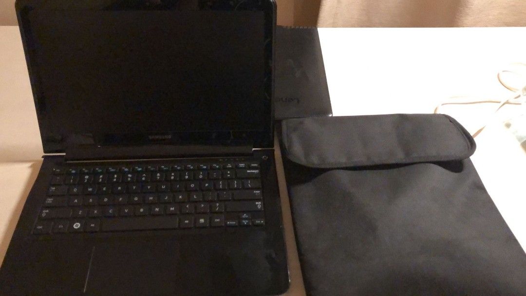 Samsung laptop, Computers & Tech, Laptops & Notebooks on Carousell