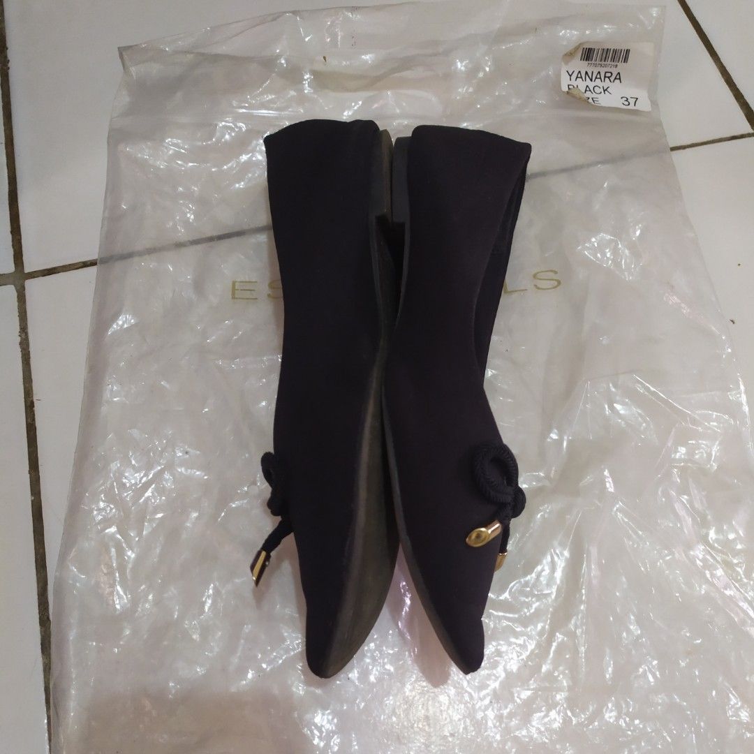 Sepatu Urban & co warna hitam, Fesyen Wanita, Sepatu di Carousell