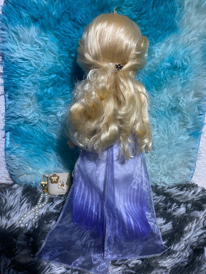 Singing moving lips elsa on Carousell