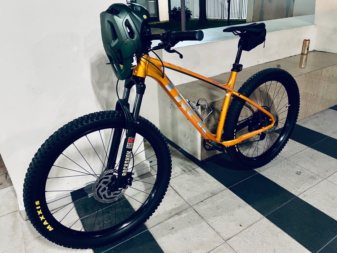 Trek Roscoe 7 under utilized MTB, Sports Equipment, Bicycles & Parts ...