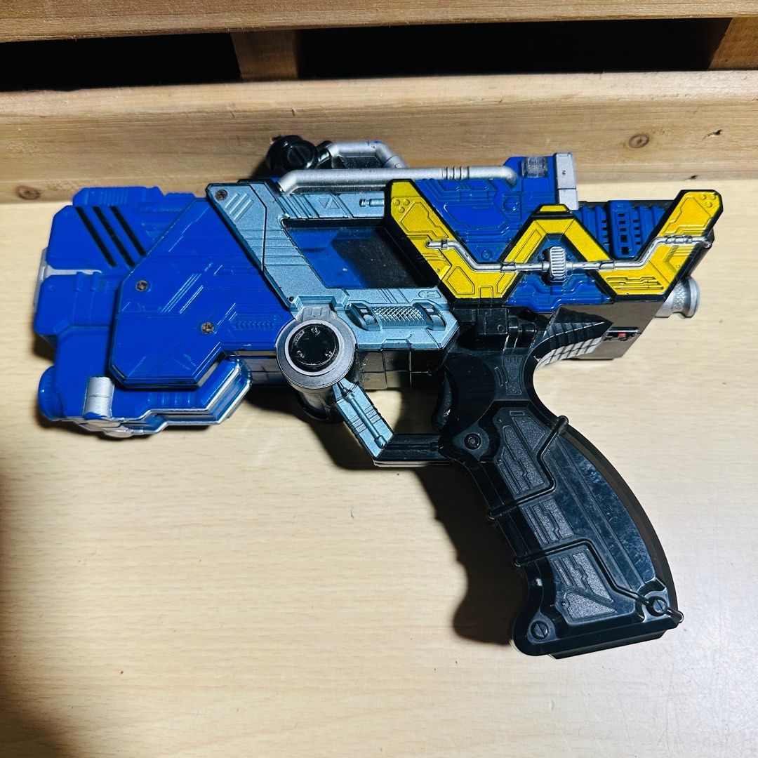 TRIGGER MAGNUM - Kamen Rider W BANDAI 2009 ( Working ) on Carousell