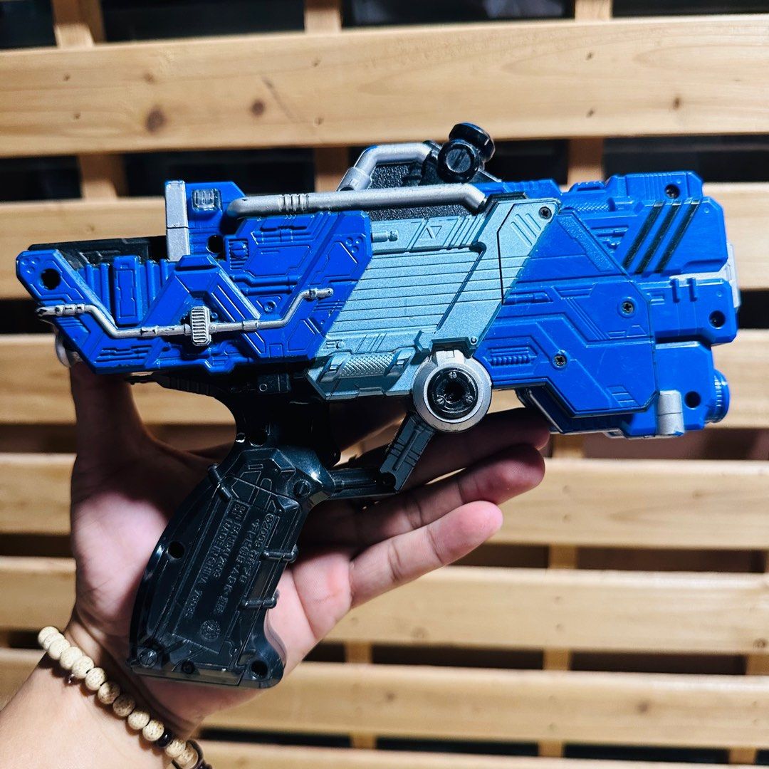 TRIGGER MAGNUM - Kamen Rider W BANDAI 2009 ( Working ) on Carousell