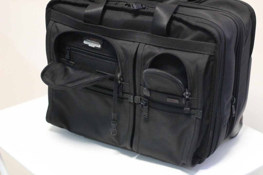 Tumi 26103DH - Alpha Wheeled Deluxe Expandable Brief with Laptop Insert / 17" pilot flight bag ...