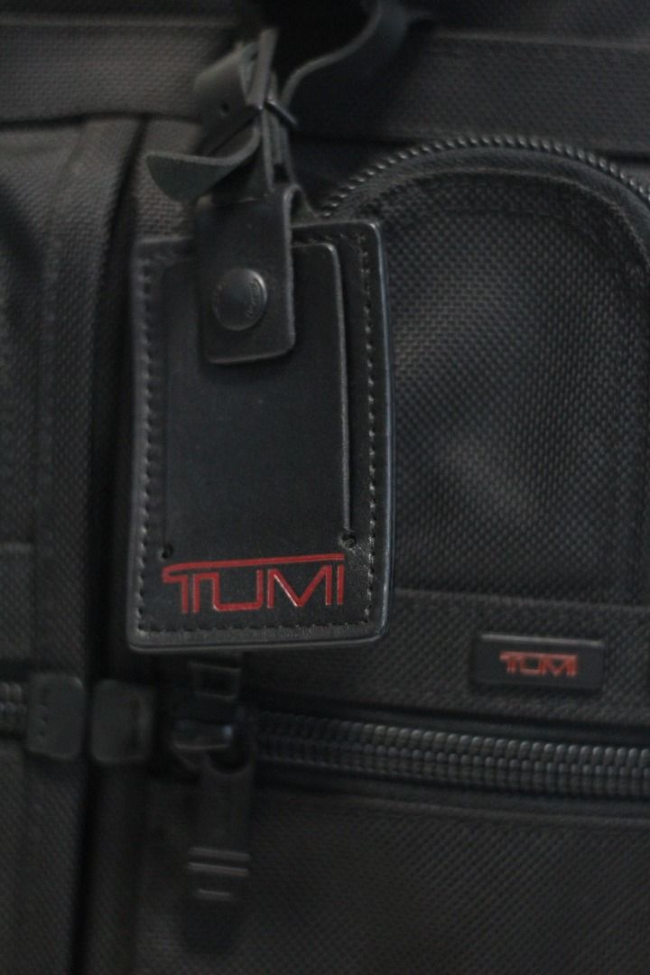 Tumi 26103DH - Alpha Wheeled Deluxe Expandable Brief with Laptop Insert / 17" pilot flight bag ...