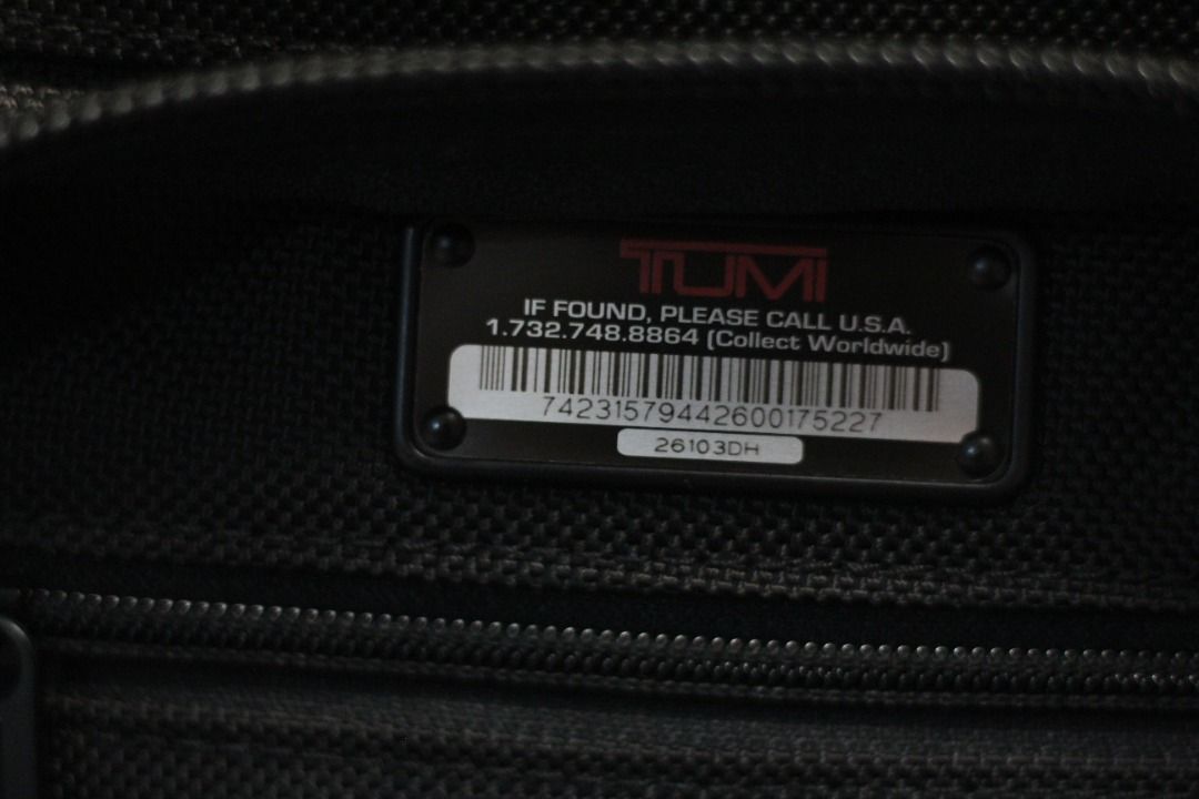 Tumi 26103DH - Alpha Wheeled Deluxe Expandable Brief with Laptop Insert / 17" pilot flight bag ...