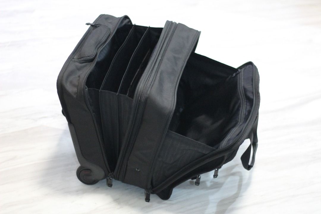 Tumi 26103DH - Alpha Wheeled Deluxe Expandable Brief with Laptop Insert / 17" pilot flight bag ...