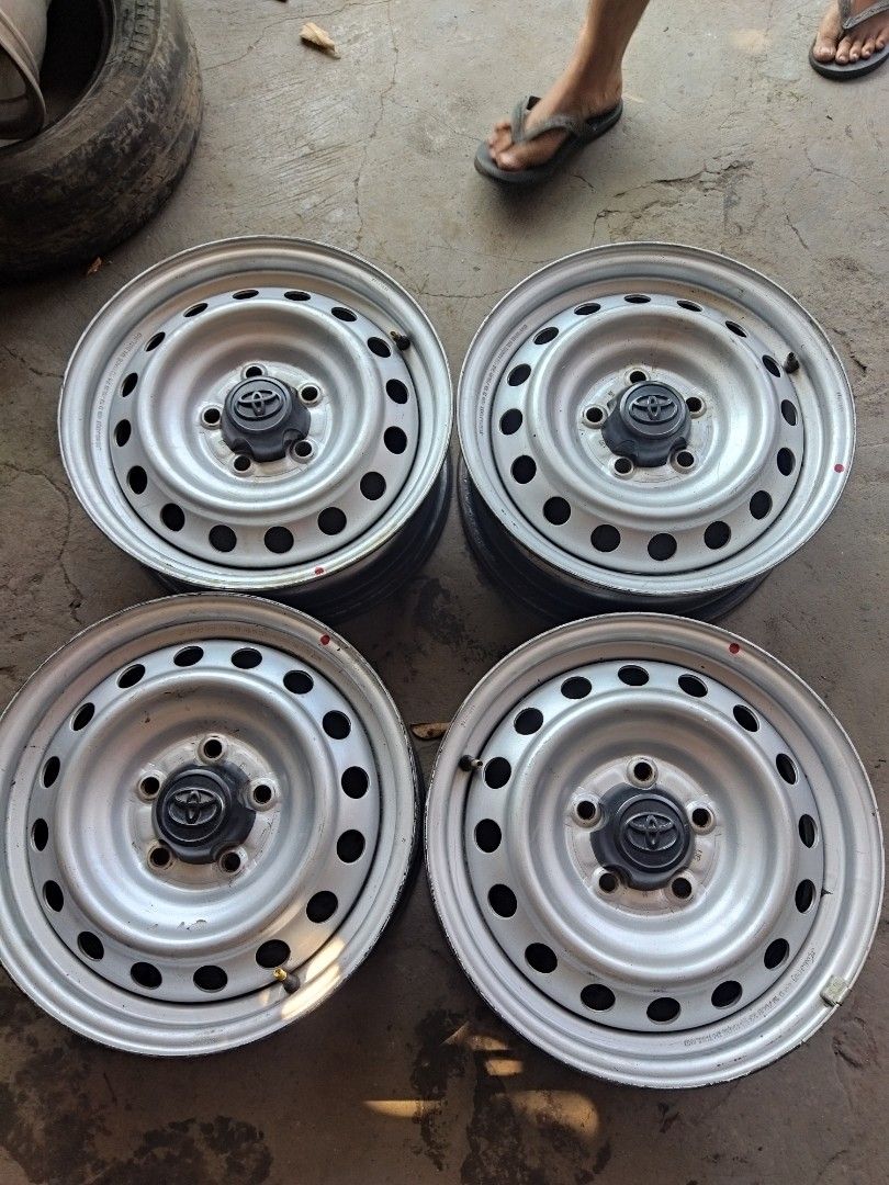 Velg Mobil original toyota hilux, Aksesoris Mobil di Carousell