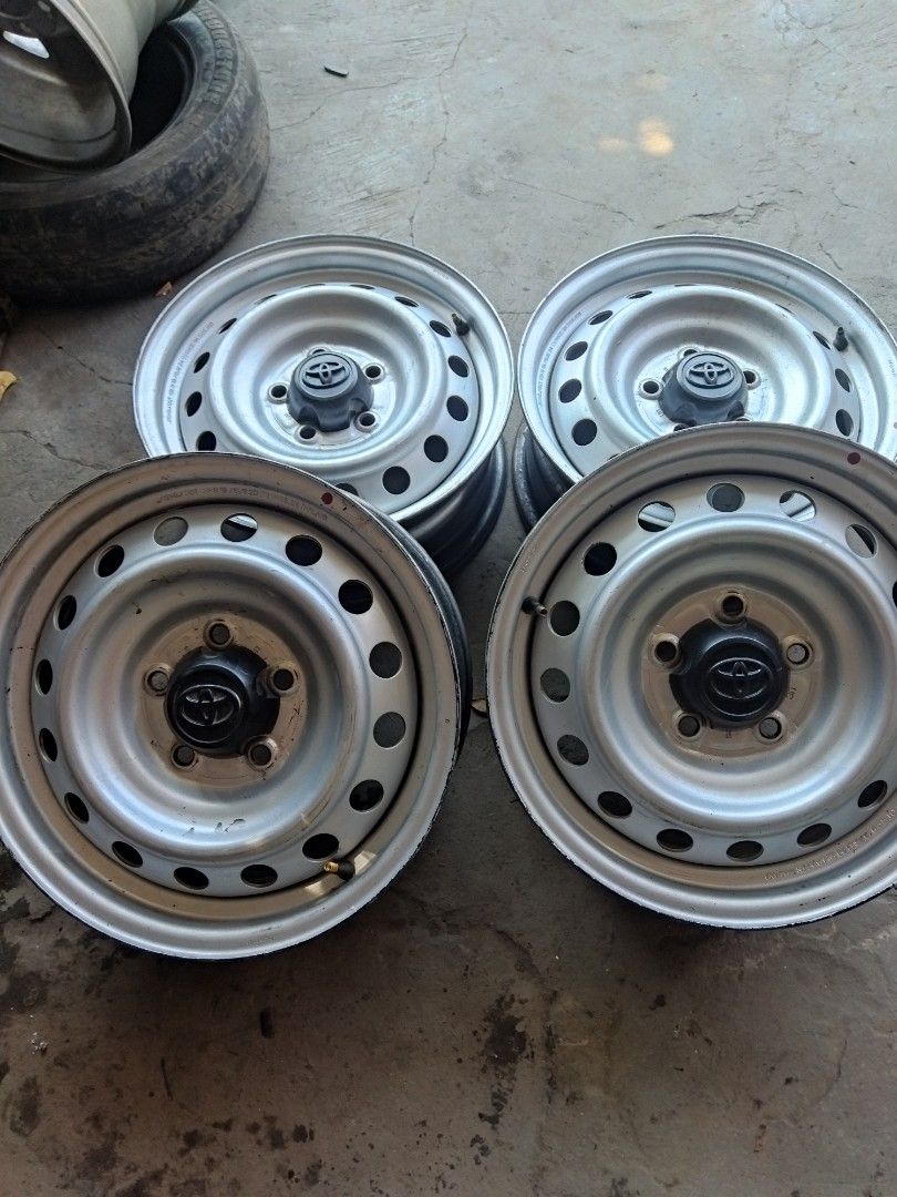 Velg Mobil original toyota hilux, Aksesoris Mobil di Carousell