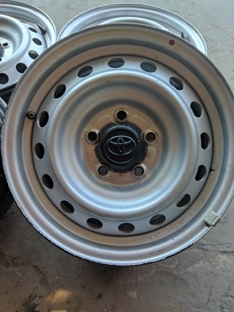 Velg Mobil original toyota hilux, Aksesoris Mobil di Carousell