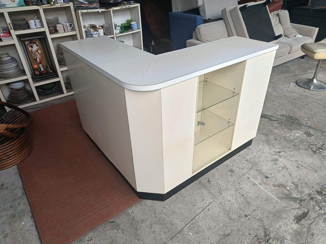 White bar counter with glass displayer 49L x 47W x 38H inches In good ...