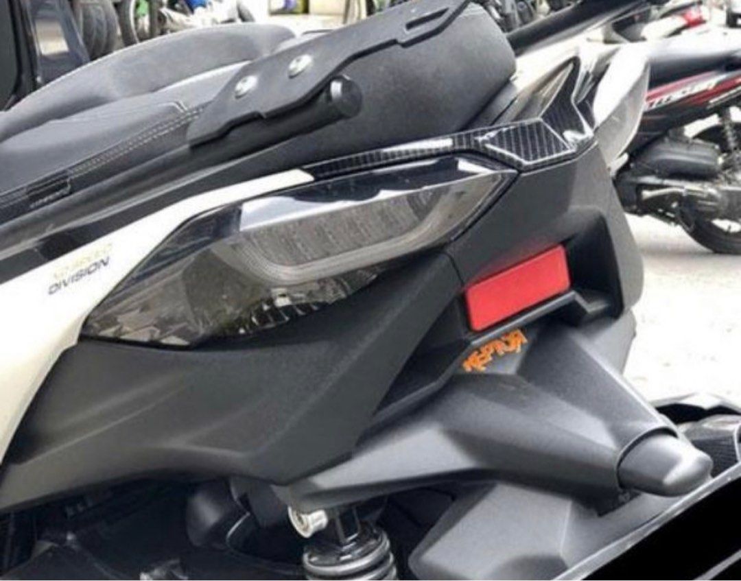 XMAX 300 SMOKED REAR LENS, Motorcycles, Motorcycle Accessories on Carousell