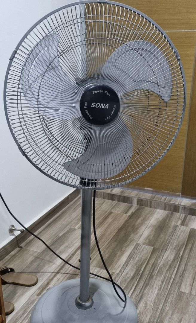 18 inch Standing Fan, Furniture & Home Living, Lighting & Fans, Fans on ...