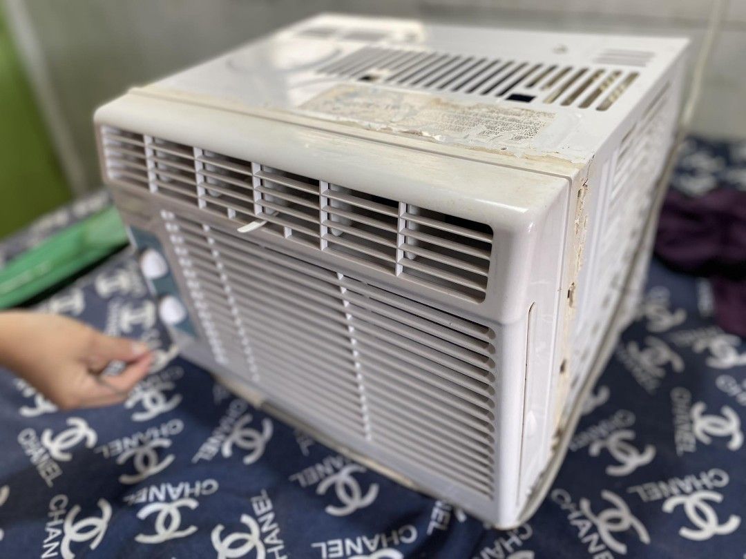 Aircon window type american home brand 0.6hp /window type, TV & Home ...